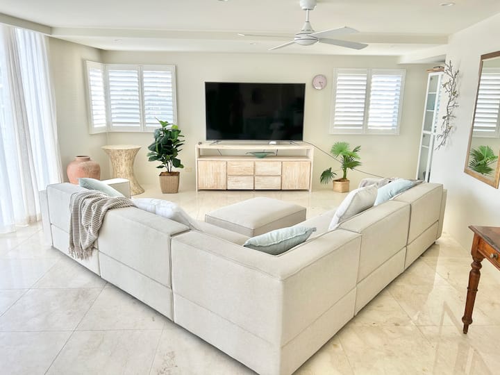Luxury Coolangatta Sub-penthouse Beach Abode - Coolangatta