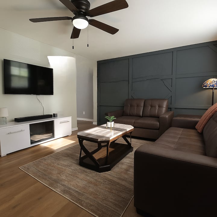 Governors' Cozy Downtown Cottage - Clarksville, TN