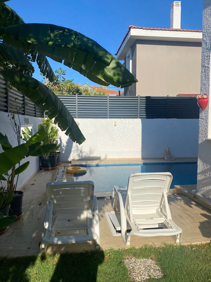 Alaçatı Ilıcada Havuzlu Villa - Alaçatı