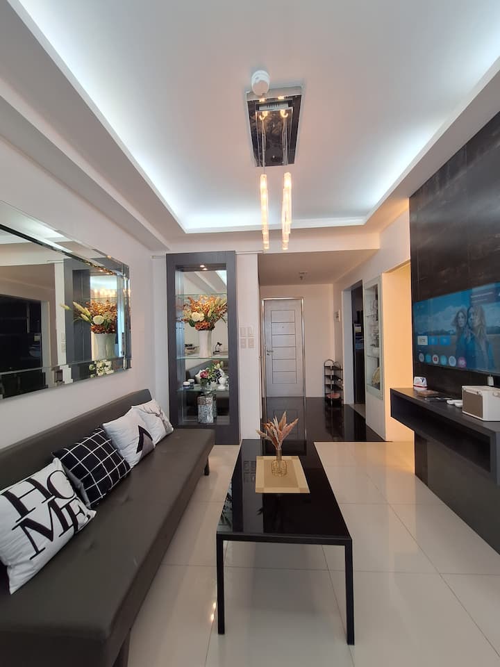 Premium Staycation At The Grass - Quezon City
