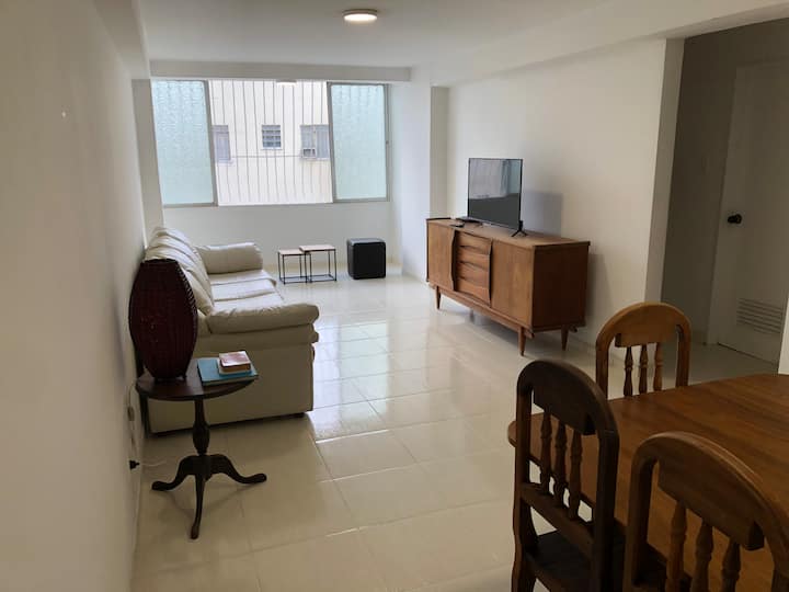 Céntrico En Chacao, Estacionamiento - Caracas