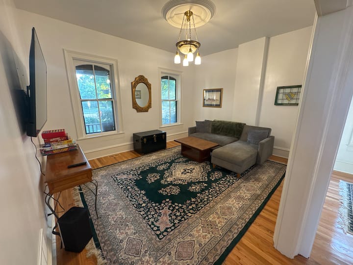 Historic Mansion Near Lake Michigan Sleeps 8 - Racine, WI