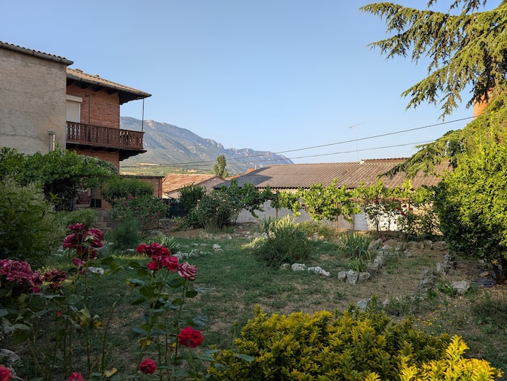 Amplia Casa Con Jardín, Terraza Y Vistas En ÀGer - Àger
