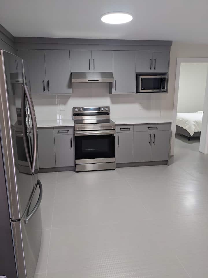 Fully Furnished Holiday Rental - New Westminster