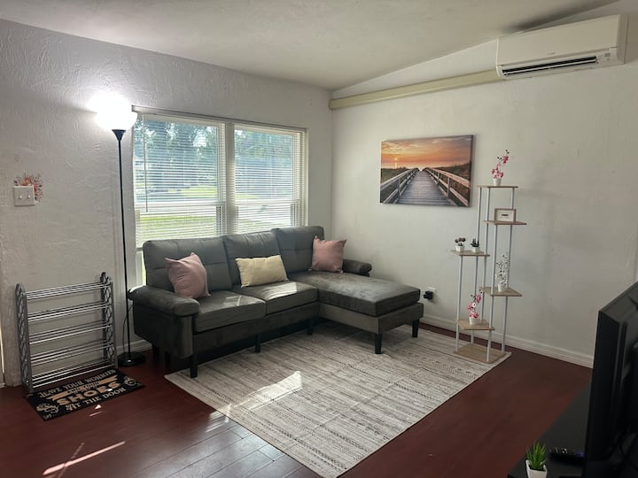 Cute Cozy House Centrally Located - Daytona Beach