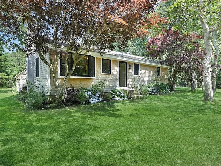 West Tisbury Home With Pool And Outdoor Shower - 瑪莎葡萄園島