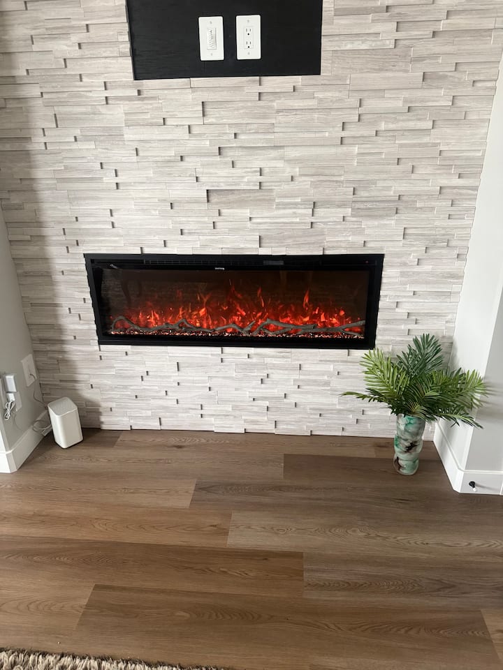 Cozy 3bd Full House In Saskatoon - Saskatoon