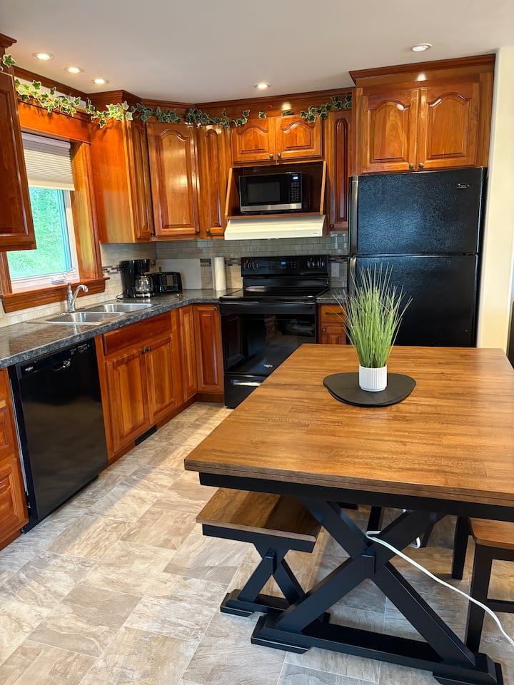 Charming Home On Lakeshore - Temiskaming Shores