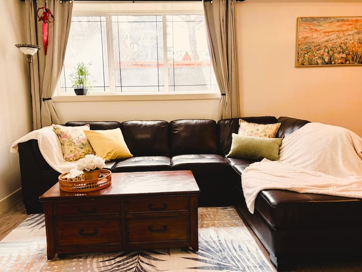 Cozy Stay Mckernan - 2 Br In Prime Location! - Edmonton, Canada