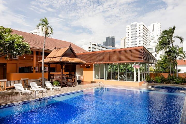 Two-bedroom,quiet Lane In Heart Of Bangkok, Nana - Bangkok