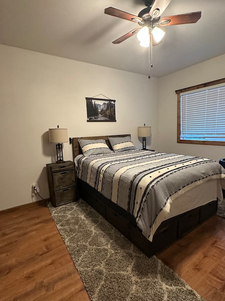 Mountain Retreat W/ Treetop Views & Prime Location - Columbia Falls, MT