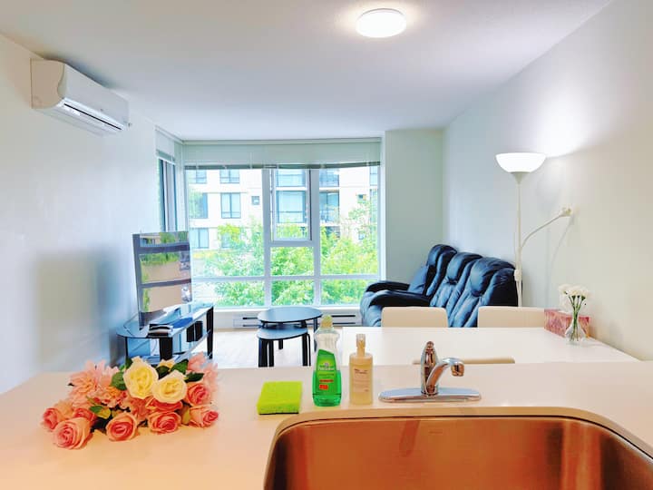 Modern-sunny 1b1b In Convenient Central Area - Richmond, Canadá