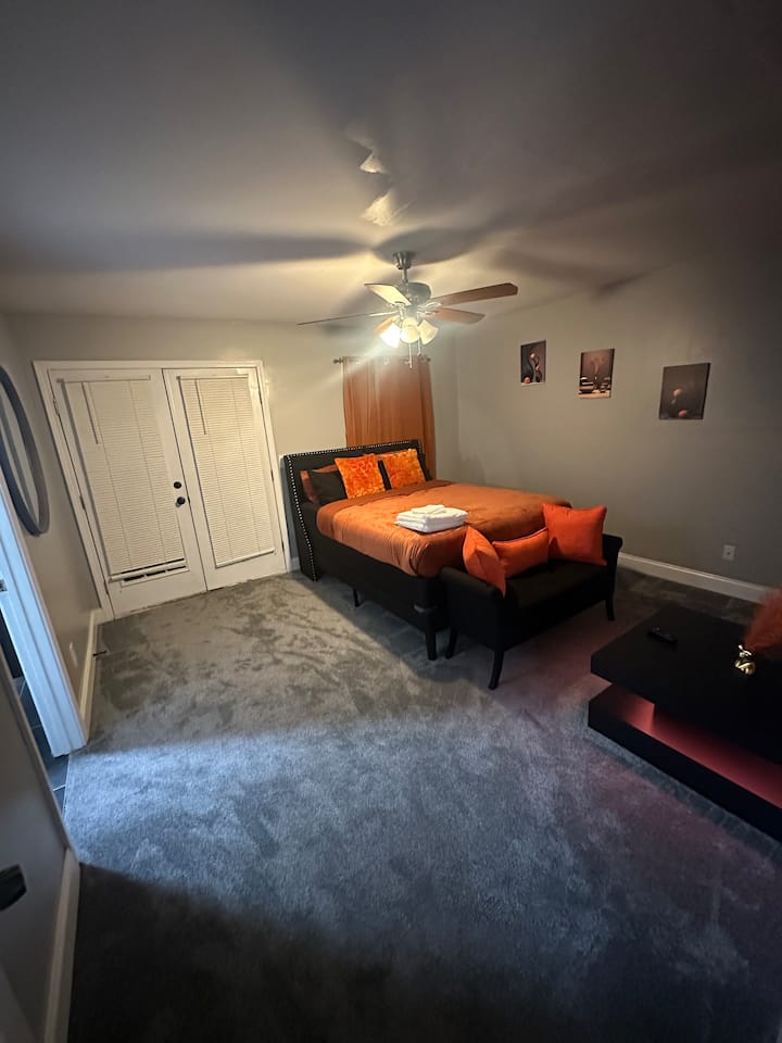 Lowkey Luxe Escape | Modern Comfort In Atlanta - Atlanta