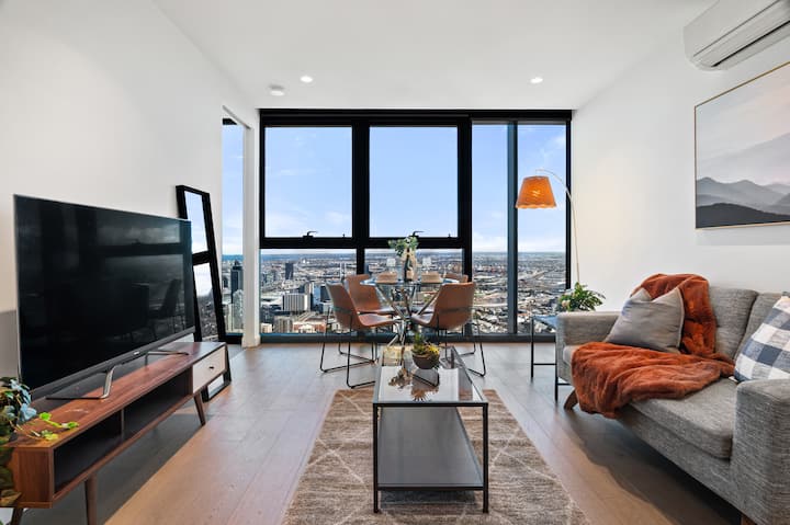 Live Luxe |Gorgeous City Views 2br Apt W/ Pool&gym - Melbourne
