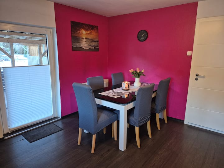 Großzügiges Ferienhaus Mit Garten/terrasse/carport - Chiemsee