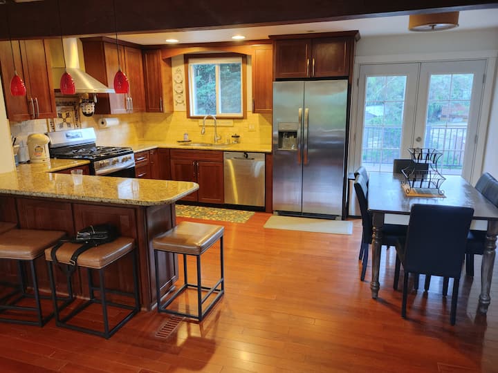 The Kirkland Juanita-beach House - Kirkland, WA