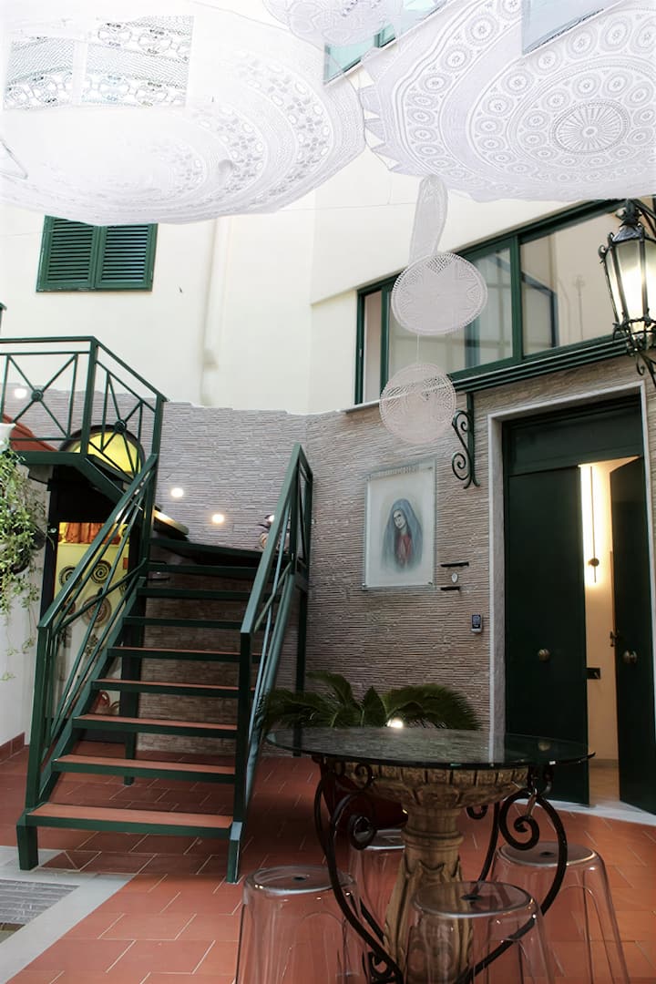 City Center Apartment With 2 Baths & Large Terrace - イタリア サレルノ