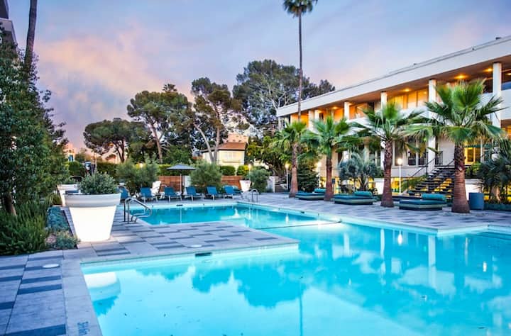 Luxury Stay In Koreatown! - West Hollywood