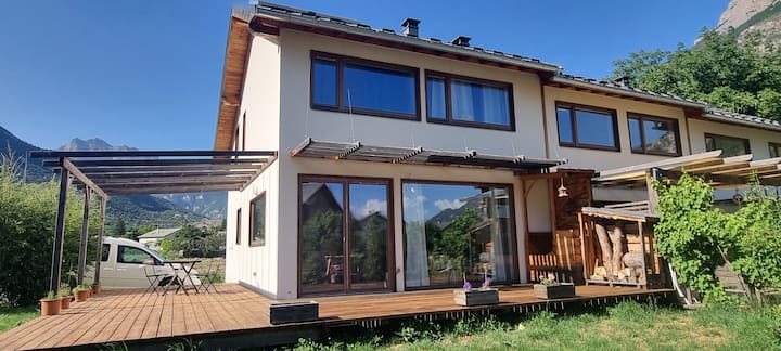 Maison éCologique
Disponible Du 28/12 Au 3/01/2026 - Puy-Saint-Vincent