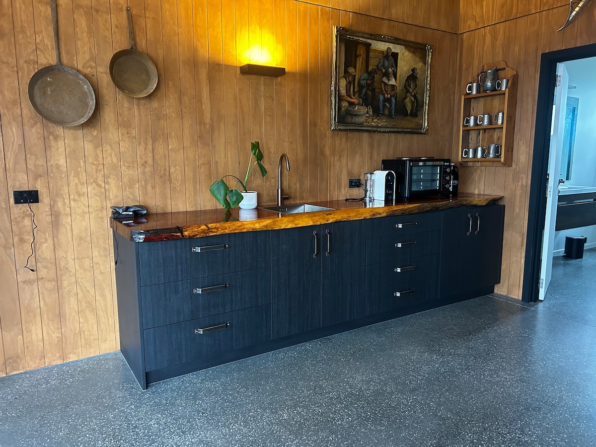 Rustic Barn | Heart of Southland - Barns for Rent in Heddon Bush ...