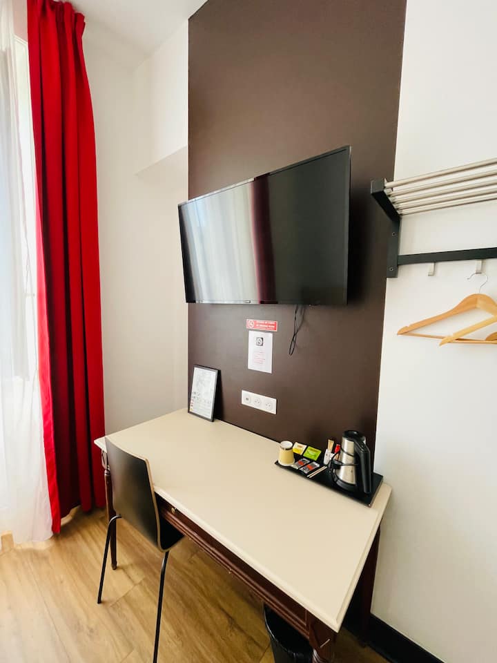 Chambre Wc Sur Palier Pour Une Personne En Ville - Limoges