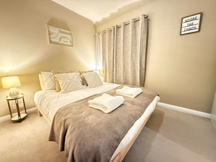 Central 3br Home, Fast Wifi, Garden & Parking - Stamford