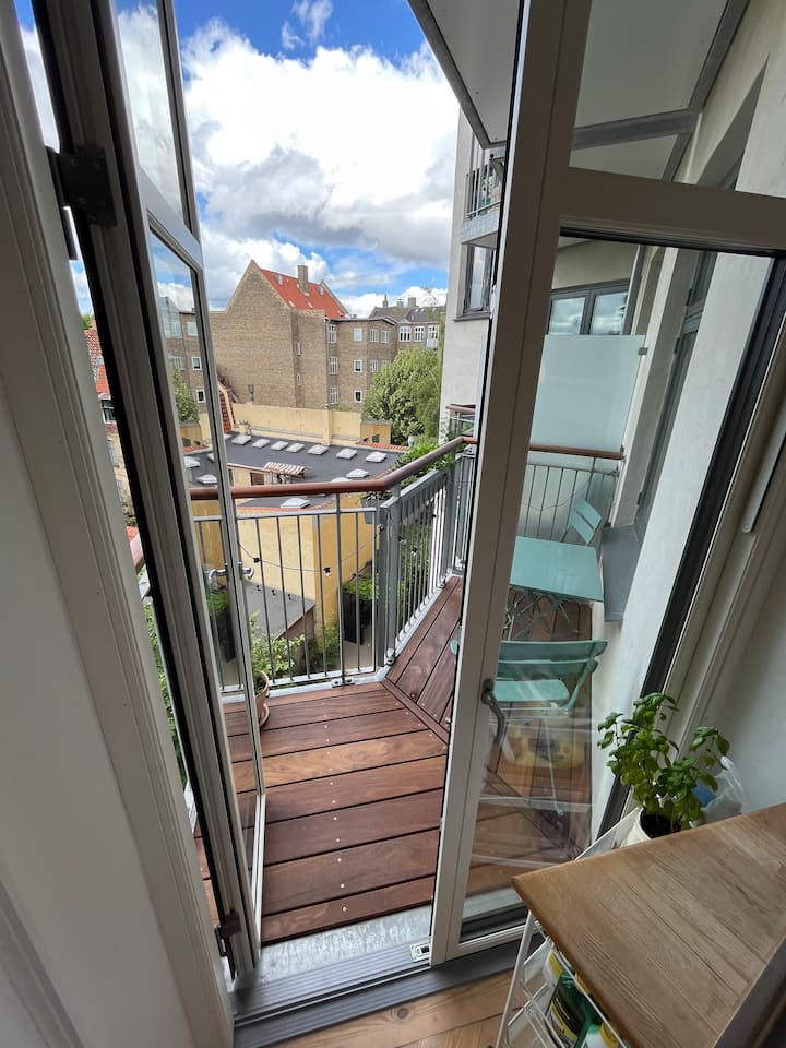 Smuk Gammel Københavner Lejlighed Med Altan - Copenhagen