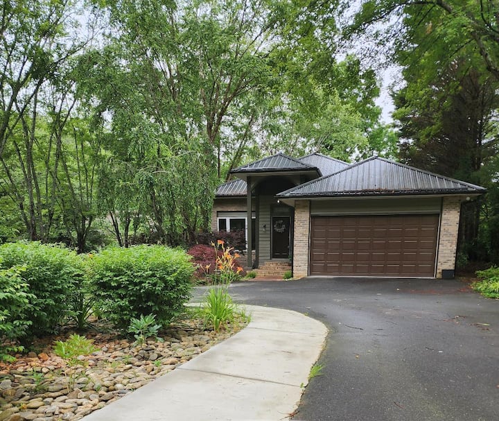 South Asheville Mountain Escape-5bedroom, Sleeps12 - Asheville, NC