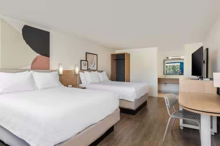 Relaxing Queen Stay W/ Pool Access, Near Museums! - Hilton Head Island, SC