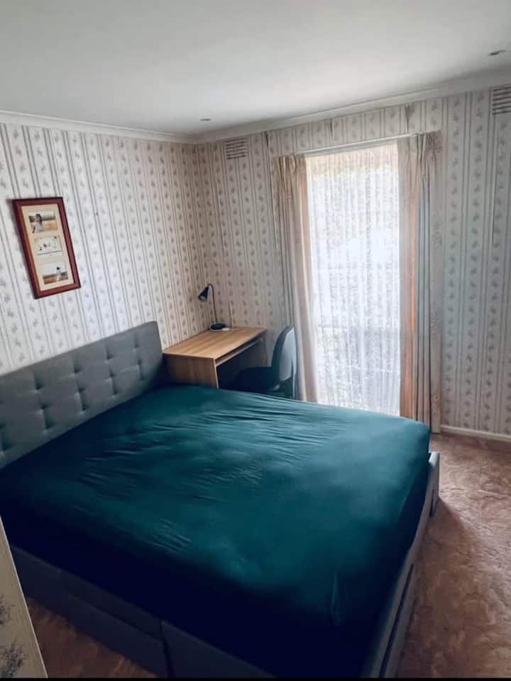 Sunny Room Near Shops & Tram - Mitcham