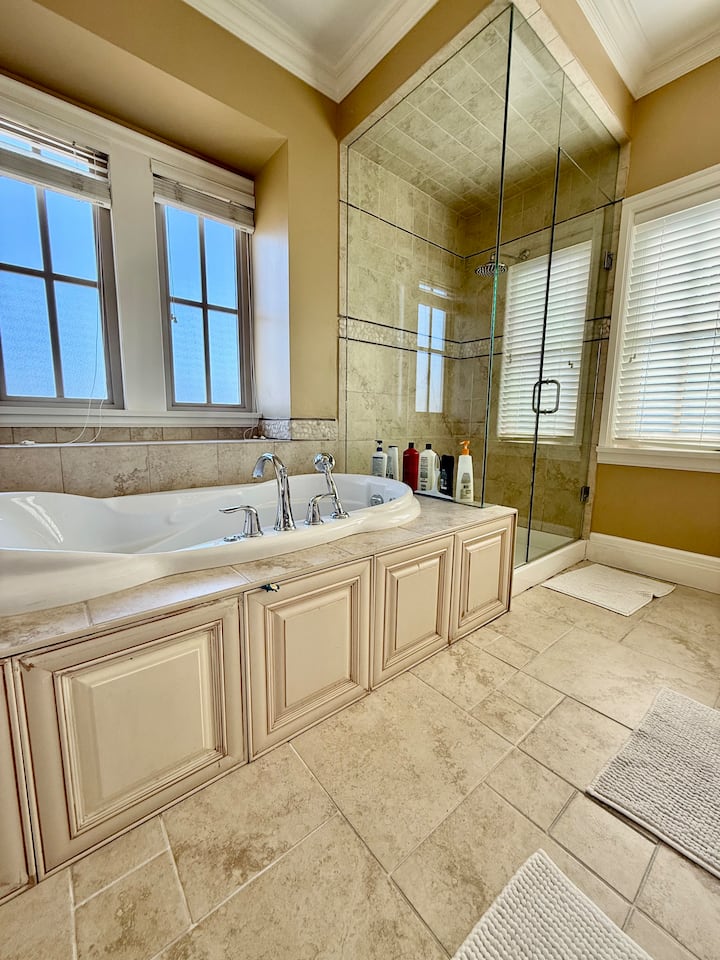 Junior Suite Room In Arbutus - North Vancouver