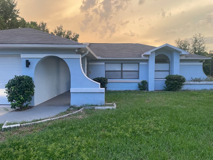 Spring Hill Retreat - Spring Hill, FL