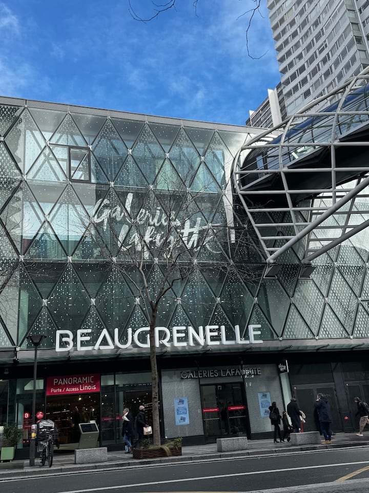 Seine View Close To Eiffel Tour - París