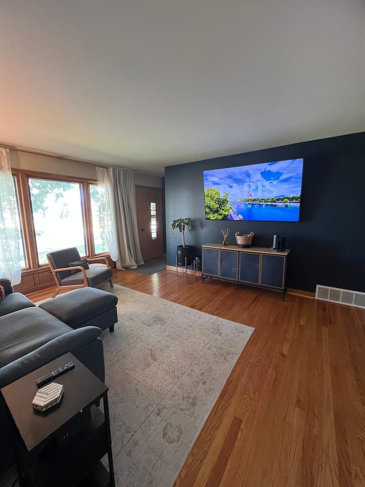 Walkable “Mint” City Charmer - Brookfield, WI