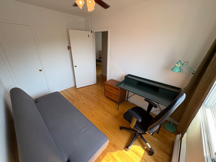 Convenient, Quiet & Clean 2 Br Apt. Min 32 Nights - Dorval