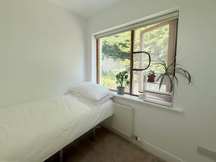 South Dublin Tiny Cozy Single Room - Female Only - Bray