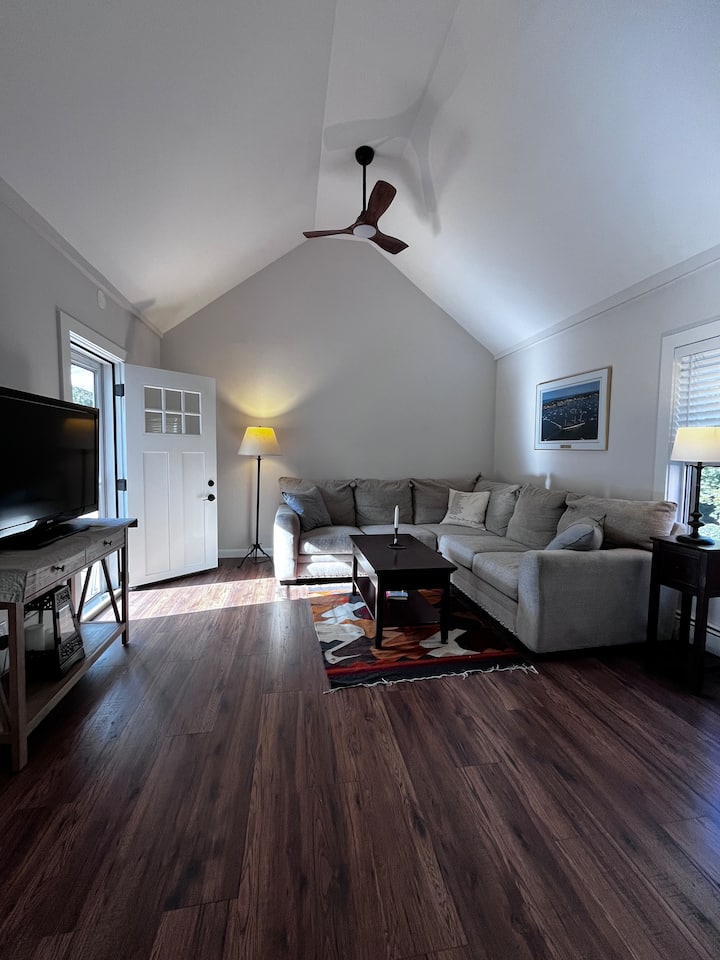 Downtown Salem With Deck And Parking. - Beverly, MA