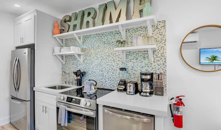 Villa #2- Shrimp! Heated Pool! - Anna Maria Island, FL