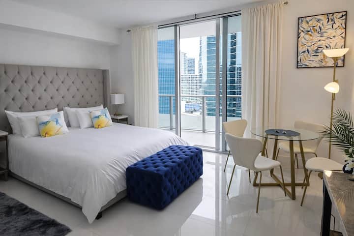Modern Brickell Luxury Stay - Key Biscayne, FL