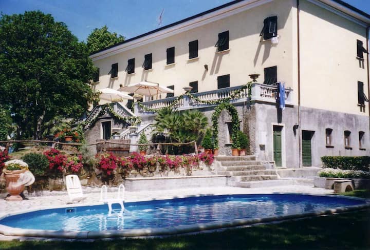 Appartamento In Villa Antica 

Piscina E Giardino - Carrara
