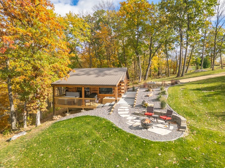 Whispering Winds Sleep 2 Hot Tub - Wisconsin