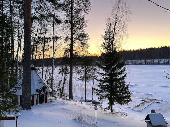 Paritalomökki Järven Rannalla - Laukaa