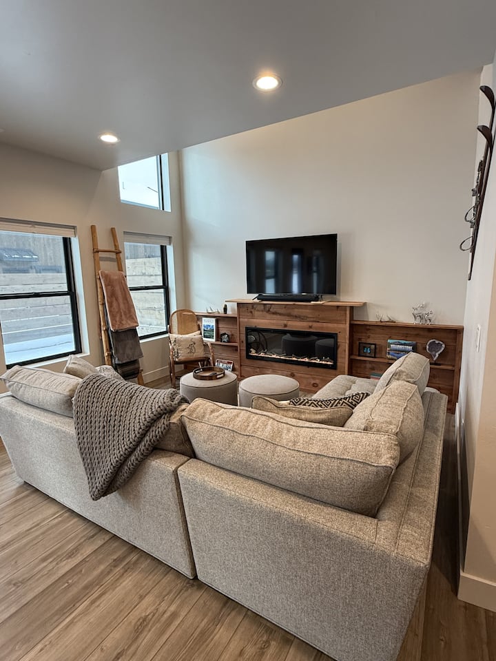 Stone Peak Lodge W/ Air Conditioning - Driggs, ID