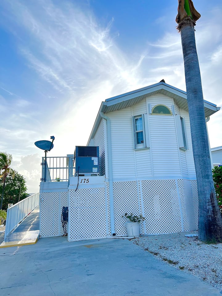 Waterfront Home In Florida Keys 35’ Dock For Boat - Cudjoe Key, FL