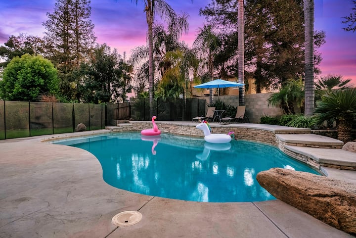 Pool Retreat•1 Min To River Walk•shops & Hospital - Bakersfield, CA