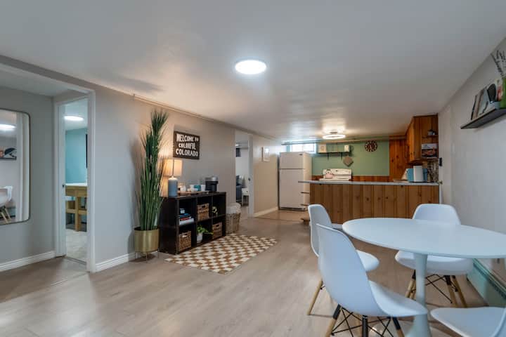 The Downstairs Den: Cozy Retro Stay Near Red Rocks - Denver, CO