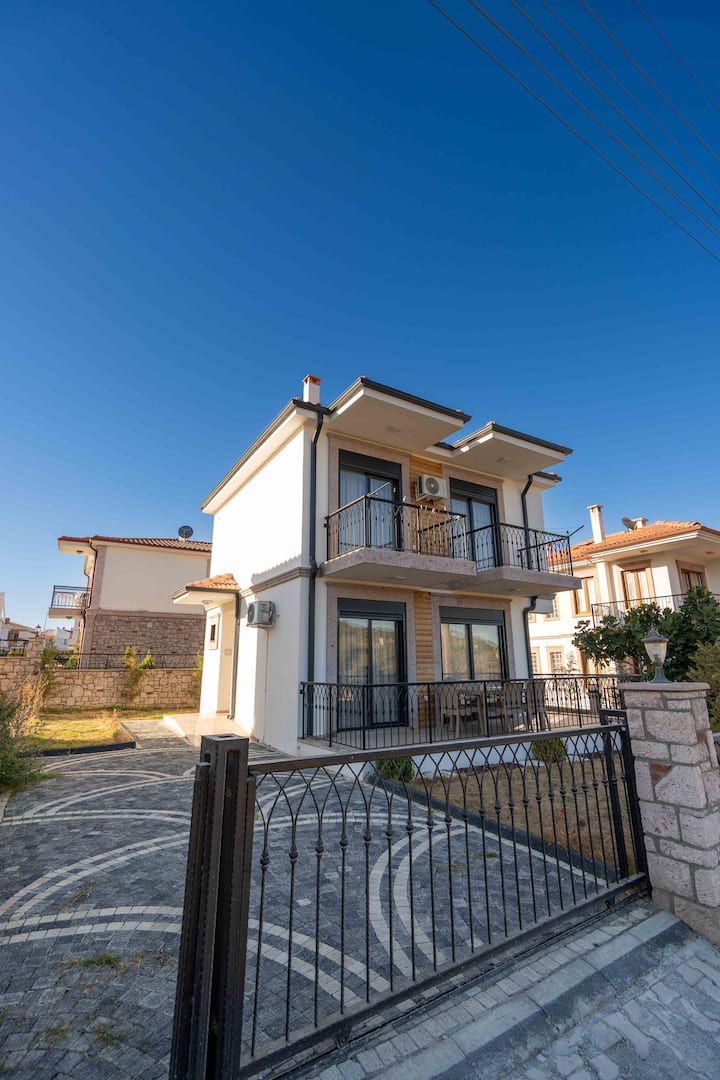Cunda Adasında Denize 50.m Villa No3 - Ayvalık