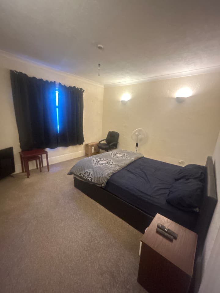 2 Bedroom Flat In Watford - Watford