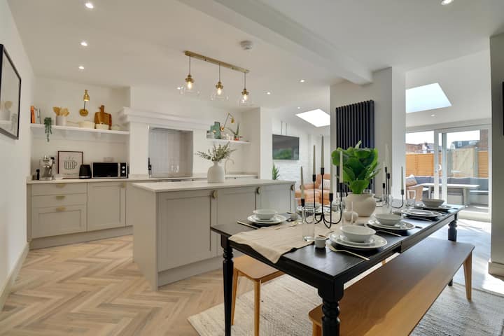 Beautifully Refurbed 4 Bed Home - Portsmouth