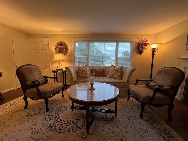Charming Home In North Arlington - Arlington, VA